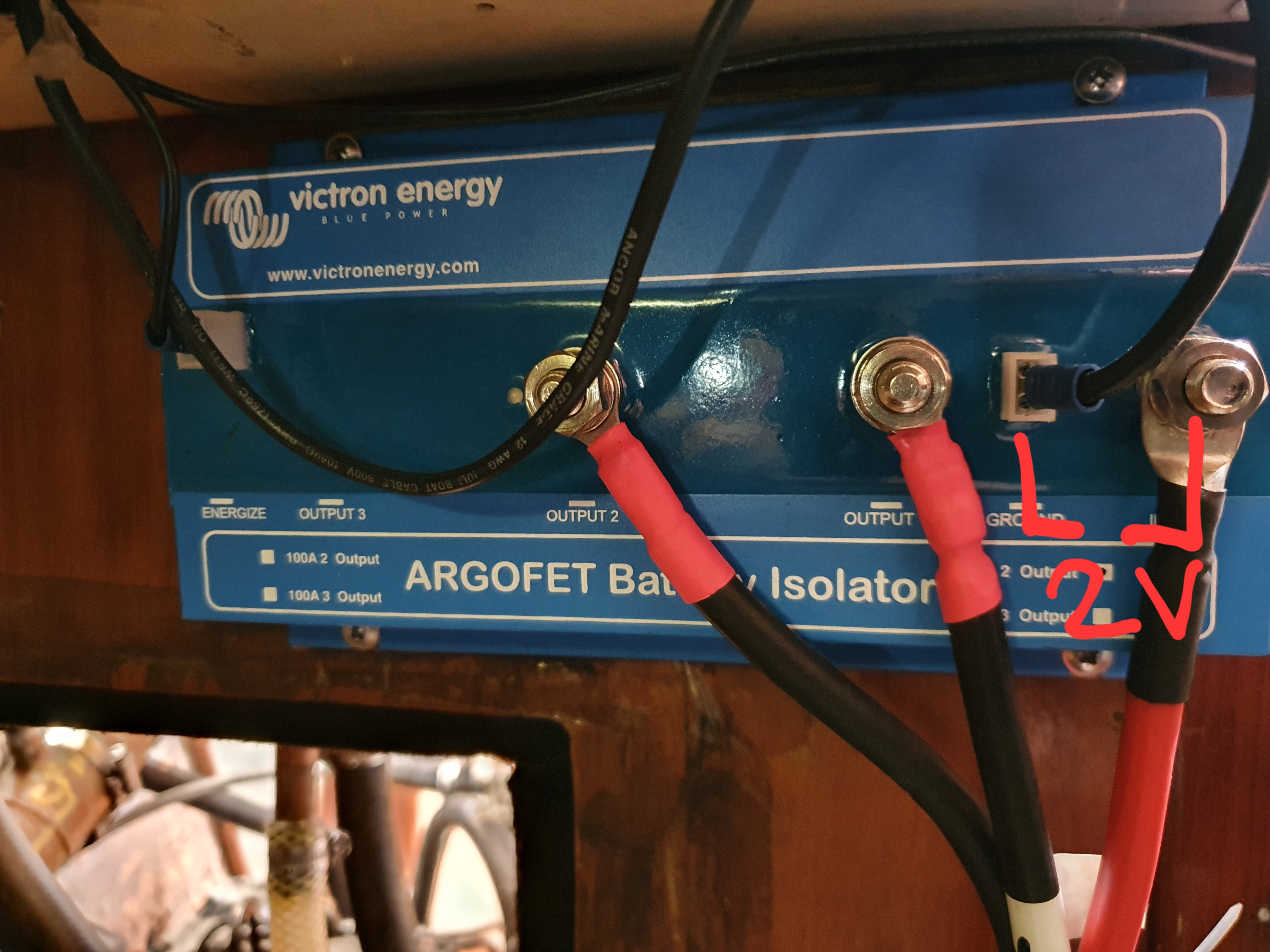 Argofet: 2v voltage between ground and empty input - VictronEnergy